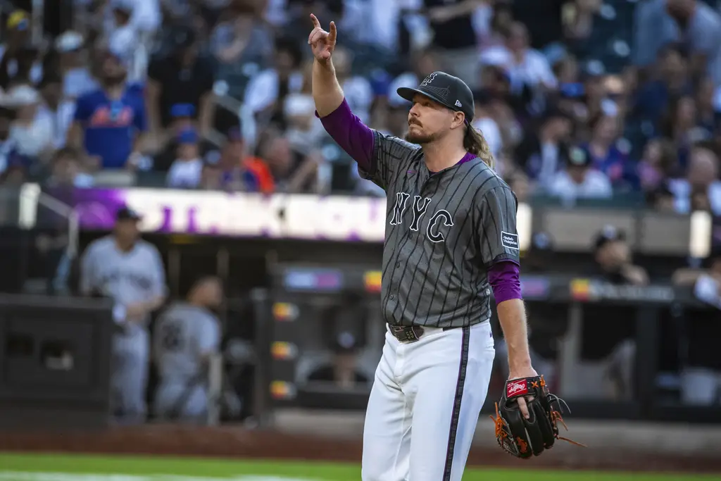 Ryne Stanek Signs with Cardinals